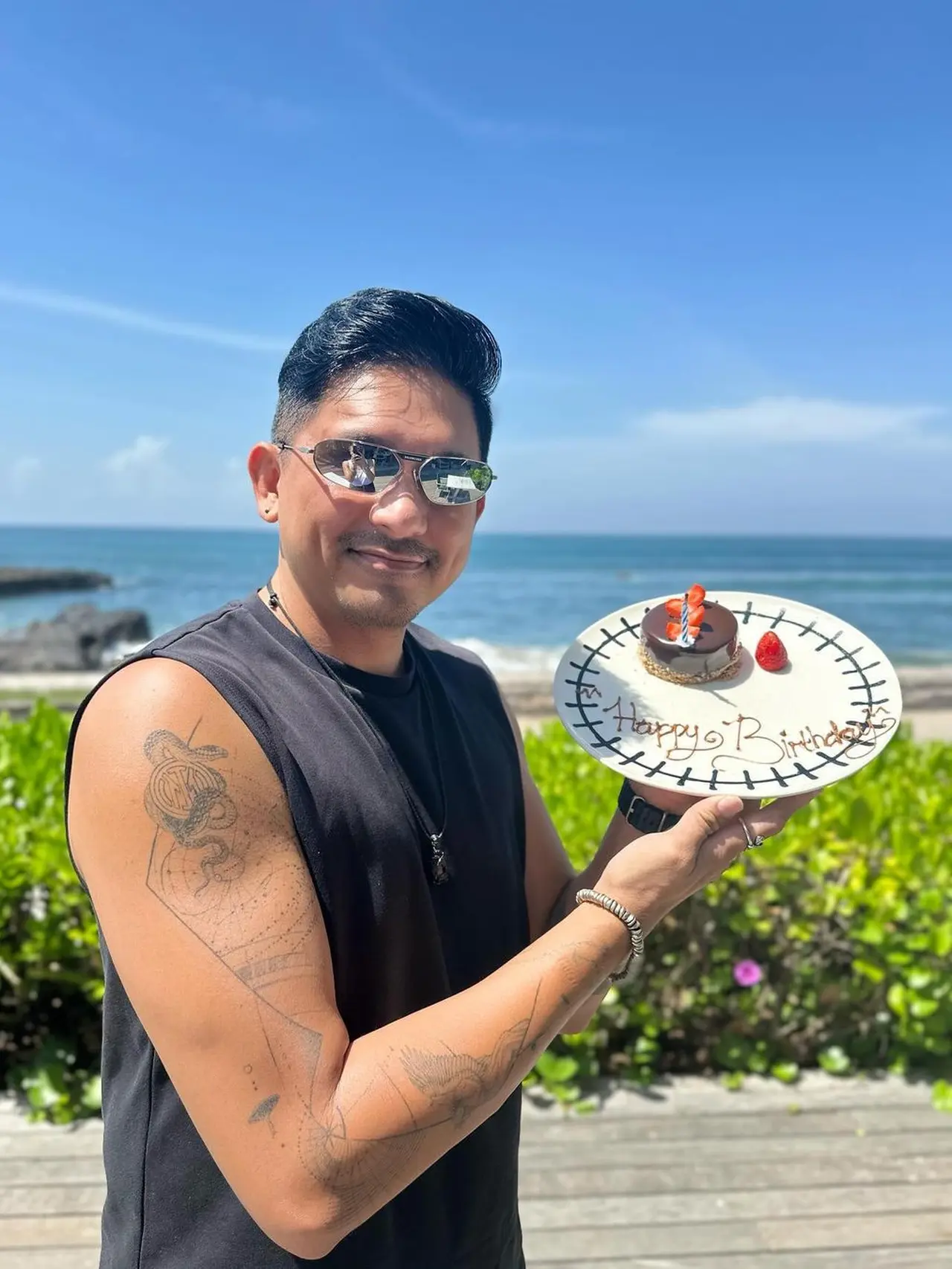 8 Potret Ryan Delon dan Sharena Liburan Berdua di Bali, Jalani Ritual ...