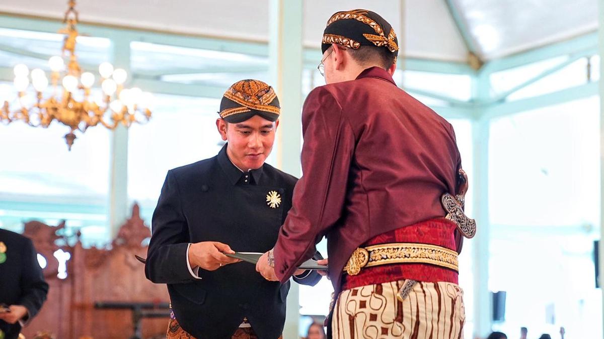 Gibran Rakabuming Dapat Gelar Bangsawan Kanjeng Pangeran Haryo dari ...