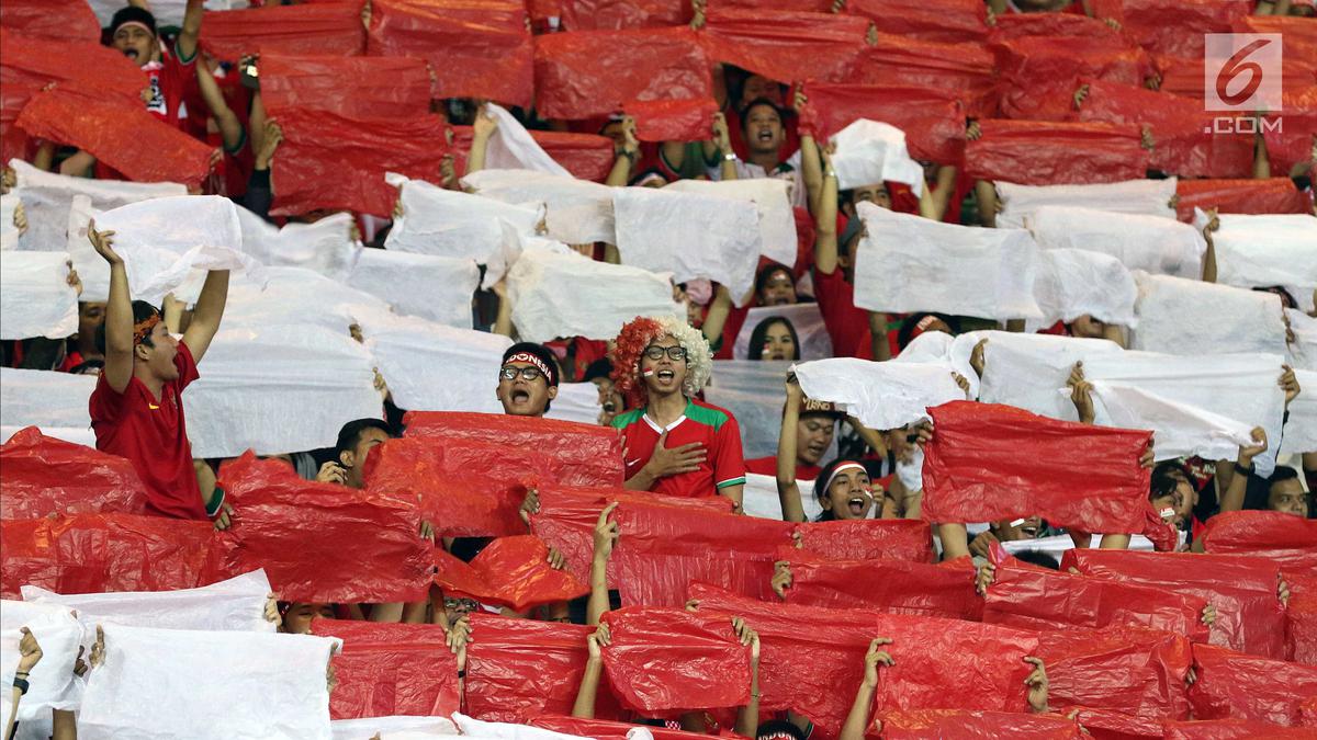 FOTO: Suporter Indonesia Merah-Putihkan Stadion Patriot Candrabhaga ...