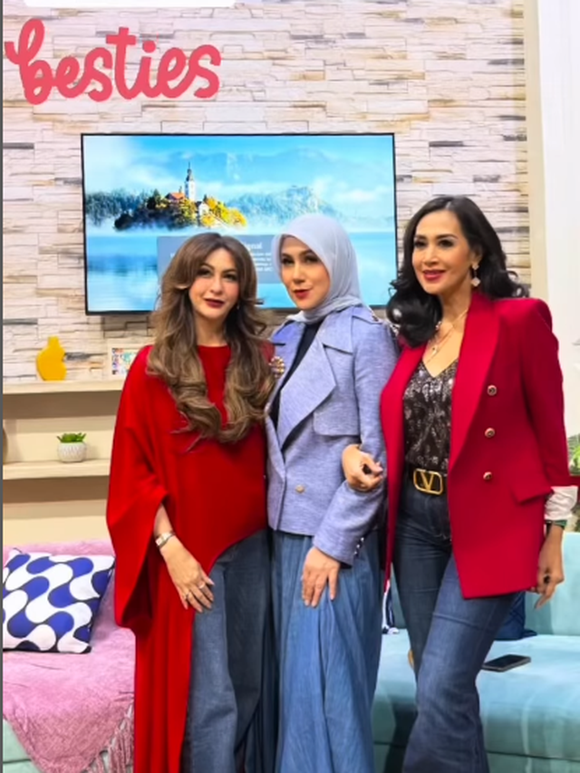 6 Potret Terbaru Diana Pungky Tetap Awet Muda, Muncul Lagi di TV Bareng Sahabat