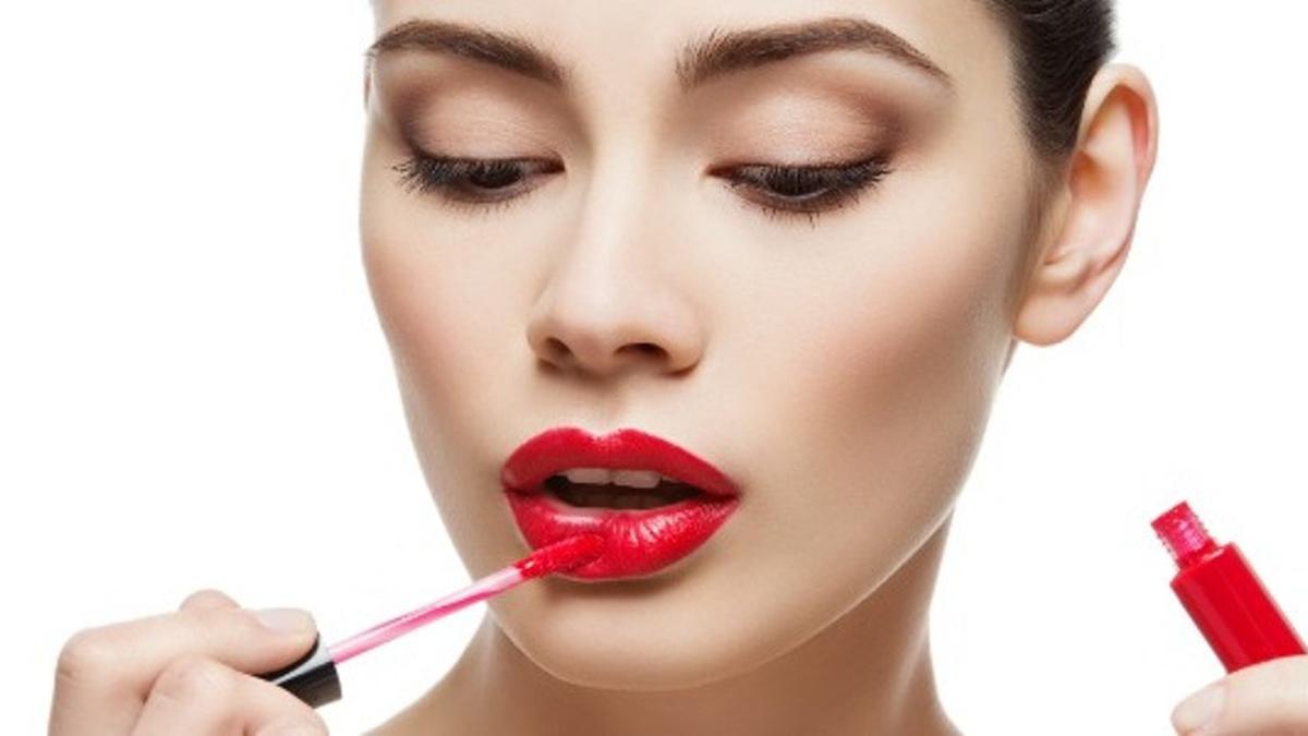 Jangan Sedih! Meski Makeup Habis, Kamu Bisa Pakai Liquid Lipstik ...