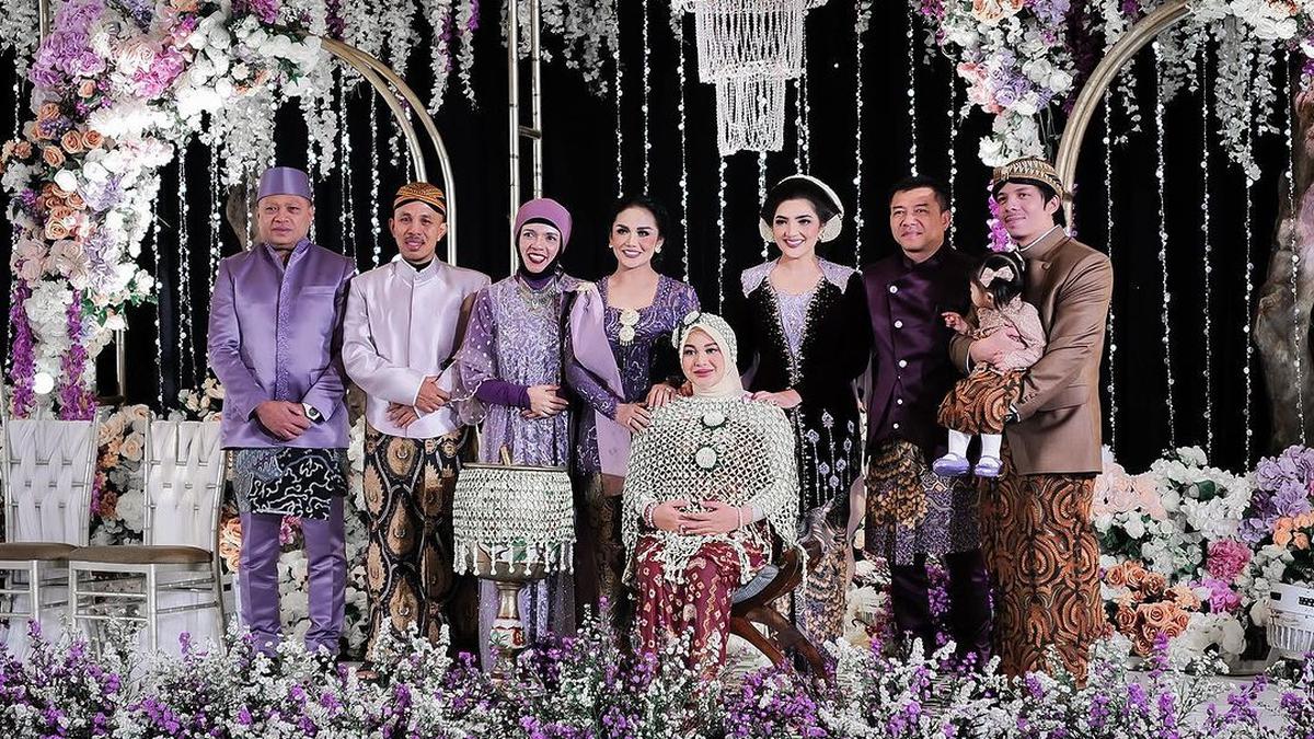 Potret Acara Mitoni Aurel Hermansyah, Tiga Keluarga Kompak, Keluarga ...