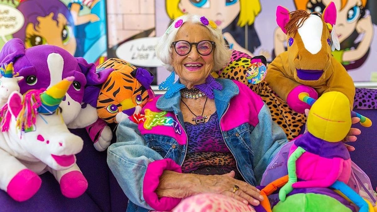 6 Potret Helen van Winkle, Selebgram 91 Tahun yang Modis Banget - Hot ...