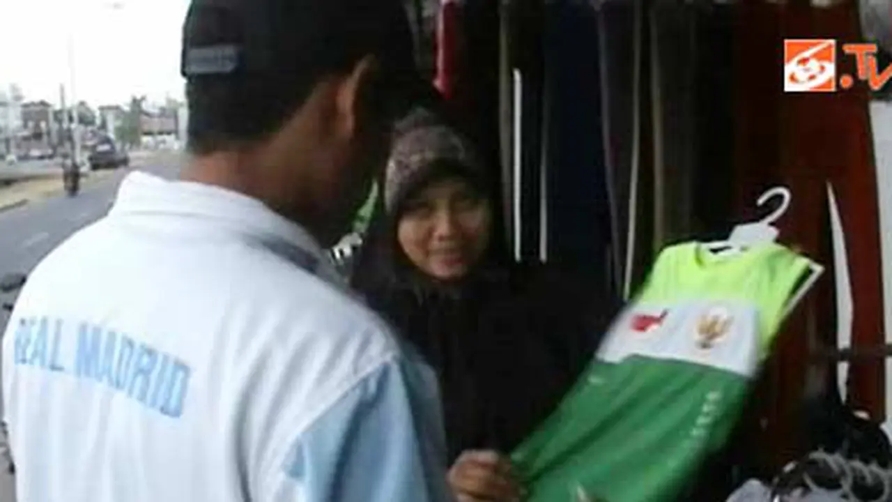 Atribut Timnas Indonesia Laris Manis - Bola Liputan6.com