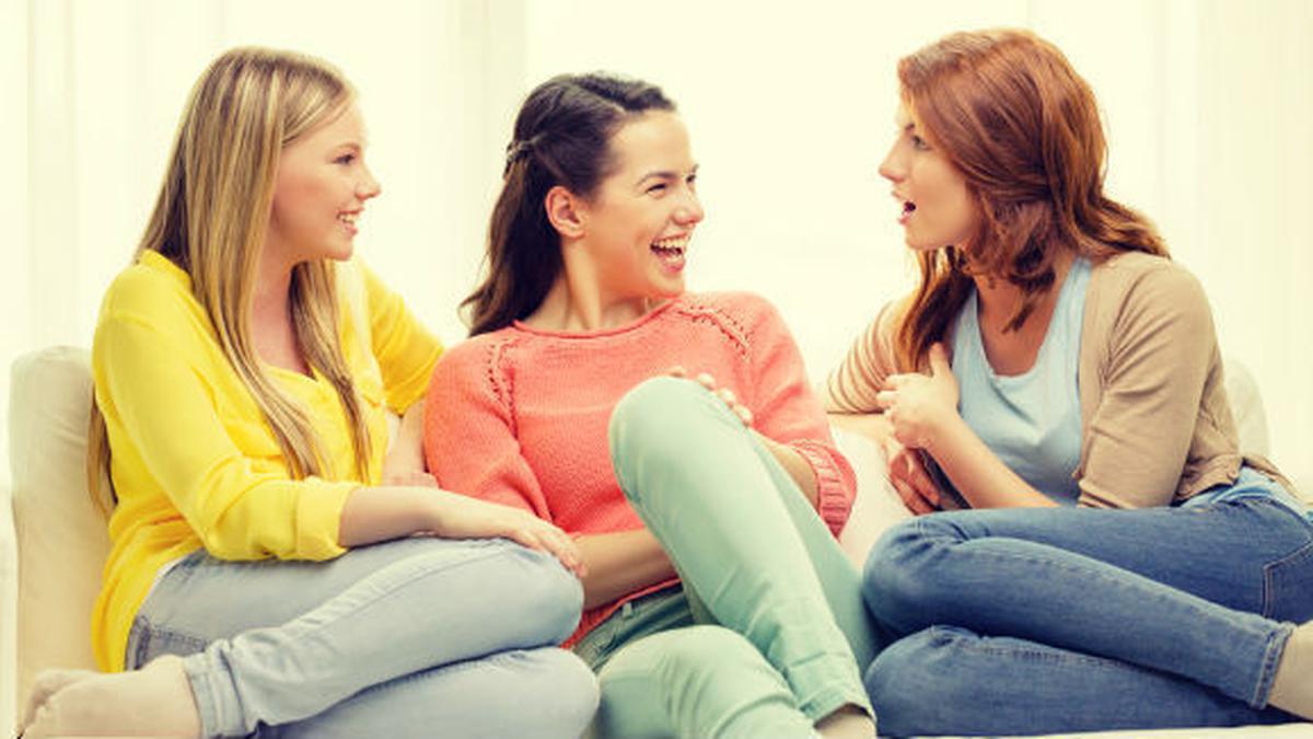 Tips Menambah Banyak Teman Ala Wanita Karir Super Sibuk