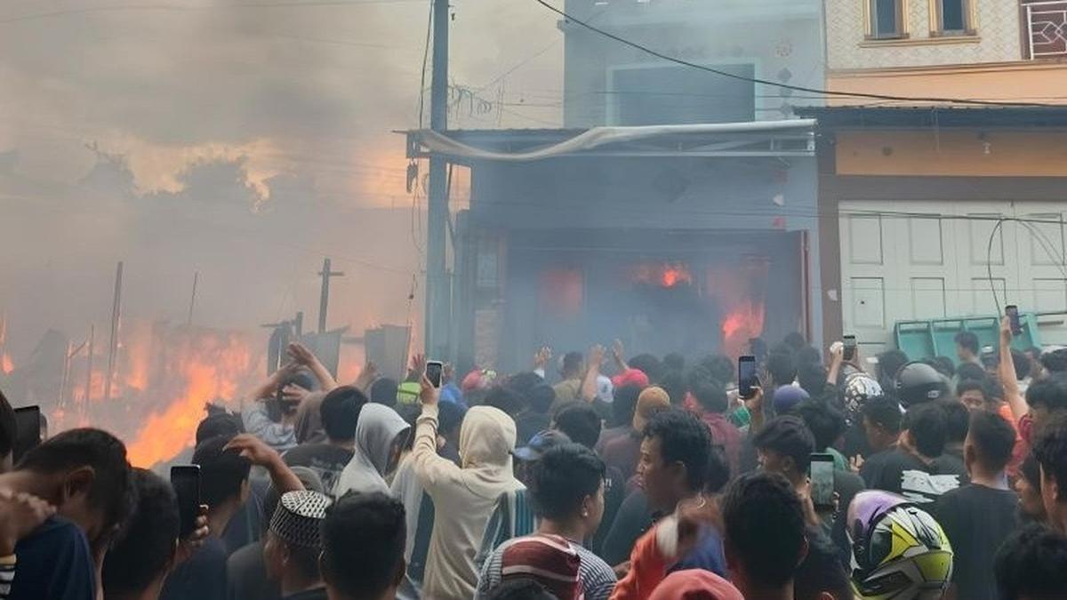 Pasar Masomba Palu Terbakar, Kobaran Api Membubung Tinggi - Regional ...