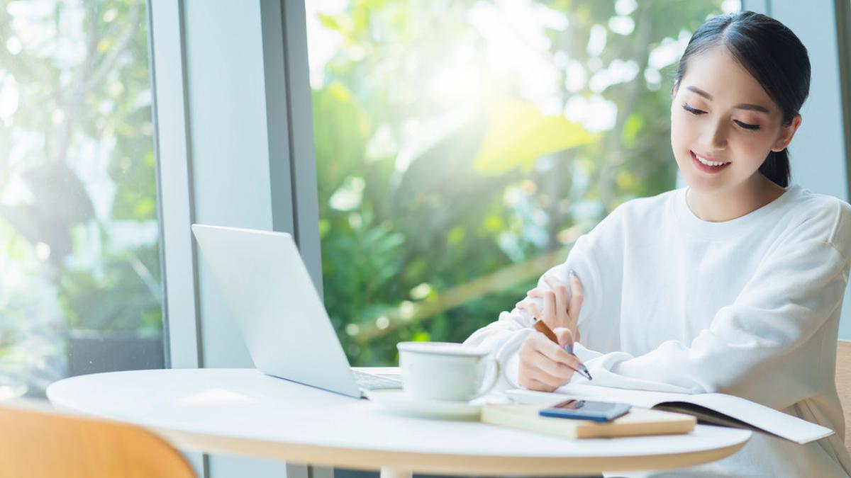 4 Tips Sederhana dan Efektif untuk Tetap Positif saat Bekerja dari ...