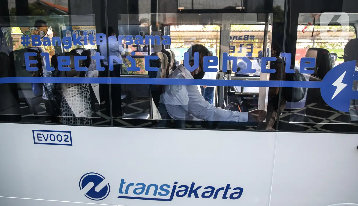 FOTO: Bus Listrik Transjakarta Rute Blok M - Balai Kota Beroperasi ...