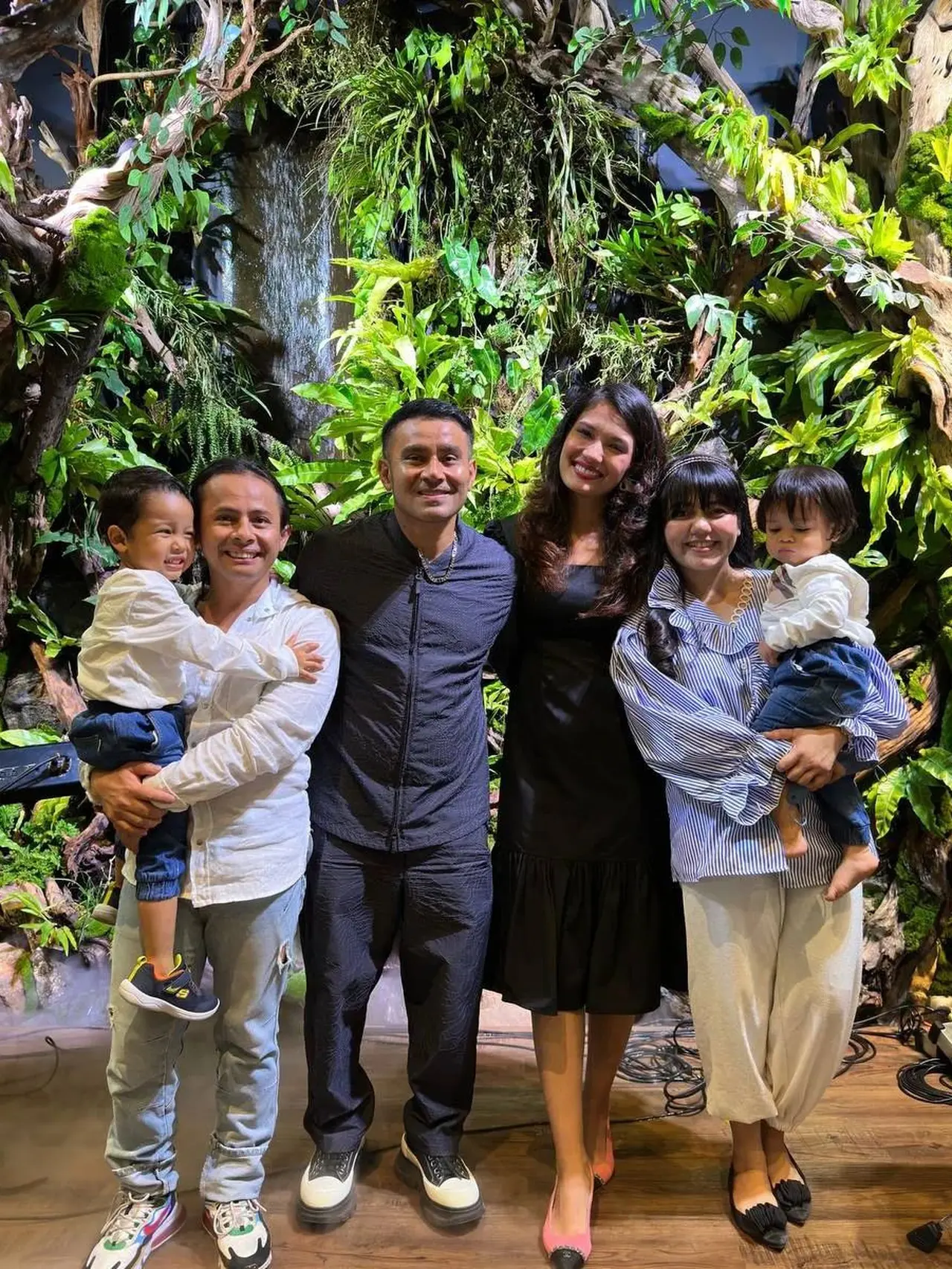 7 Potret Judika dan Duma Riris Rayakan 1 Dekade Pernikahan, Selalu ...