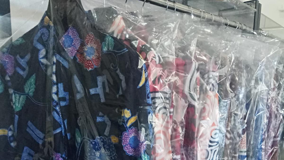 Pesan Leluhur Bugis-Makassar di Balik Motif Batik Lontara - Regional ...