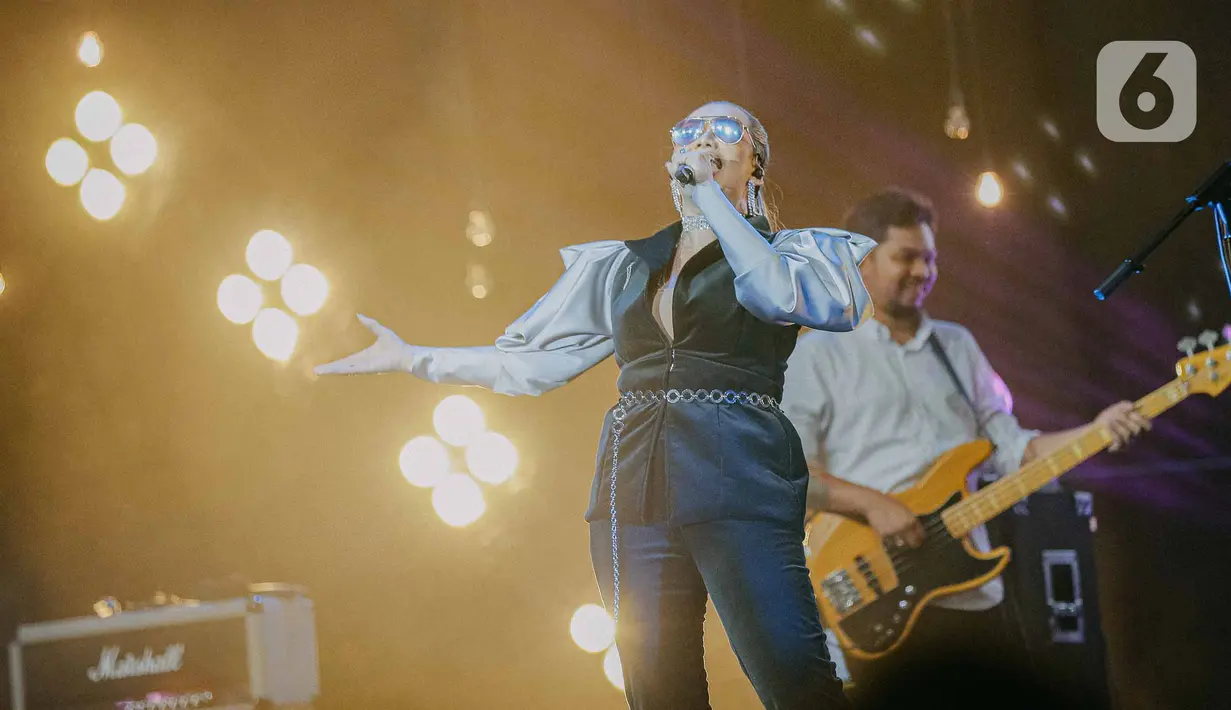 FOTO: Reza Artamevia Semarakkan Panggung Java Jazz Festival 2022 - Foto ...