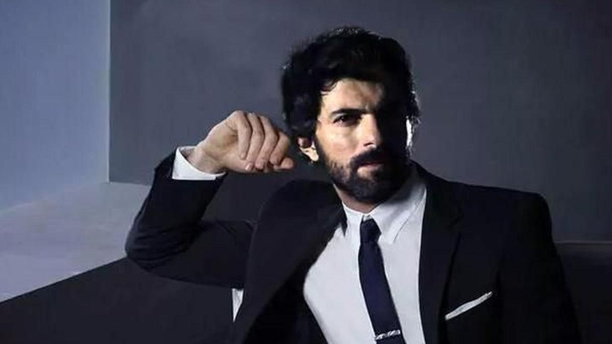 Aktor Turki Engin Akyurek Jatuh Cinta dengan Hal Ini - ShowBiz Liputan6.com