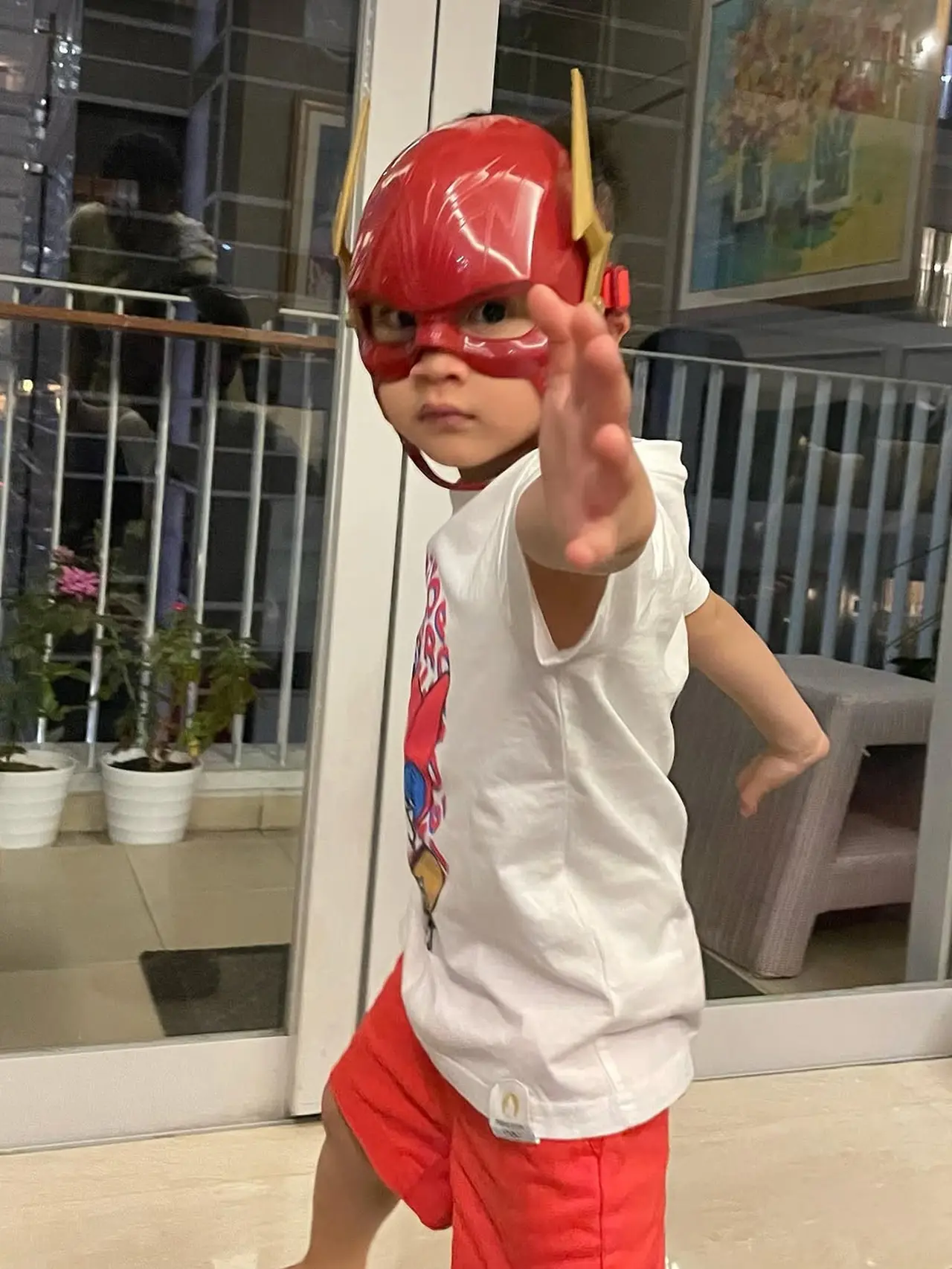 5 Potret Rayyanza Cosplay Jadi Superhero Flash, Dipuji Lucu dan ...