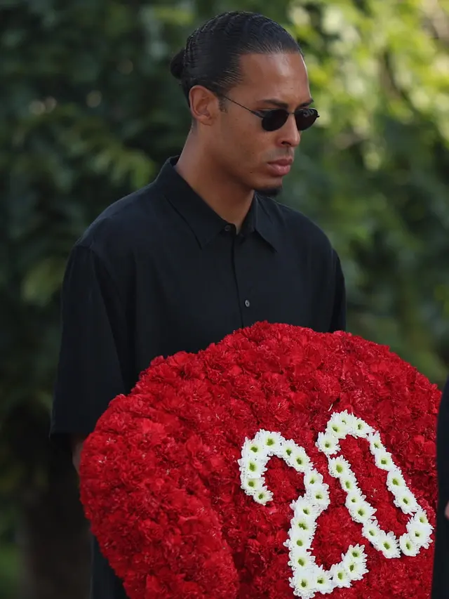 Wajah-wajah Sendu Skuad Liverpool saat Berikan Penghormatan Terakhir ...