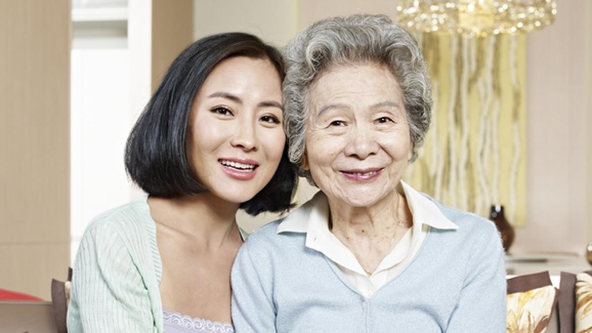 Mengetuk Nurani, Kisah Kebaikan Seorang Wanita Pada Pengemis Tua ...