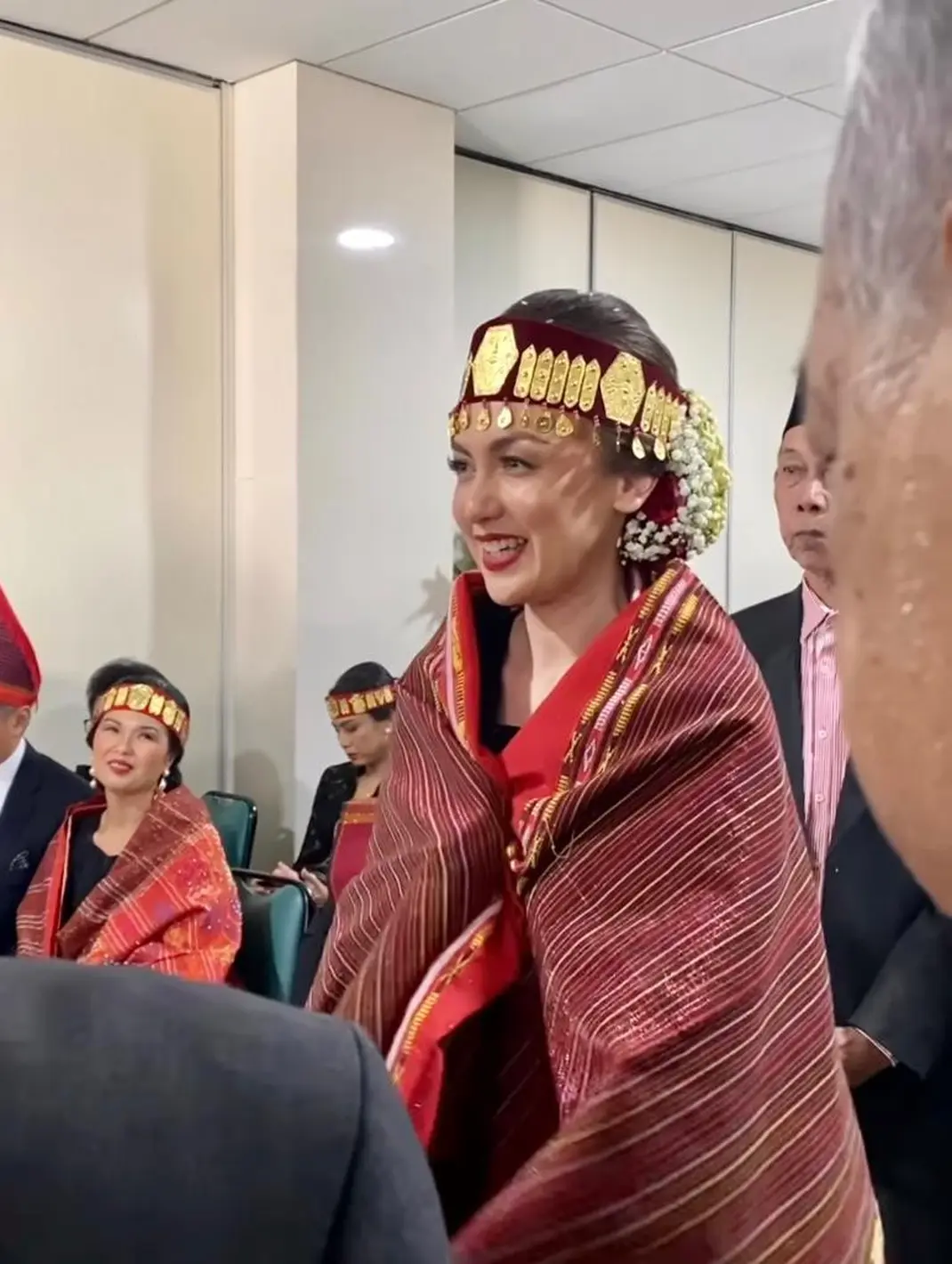 Resmi Jadi Boru Batak, 8 Potret Anggun Rianti Cartwright Kenakan Kebaya ...