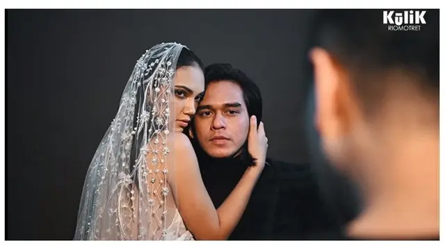 8 Gaya Pemotretan Haico dan Rangga Azof Pakai Baju Pengantin, Bikin ...