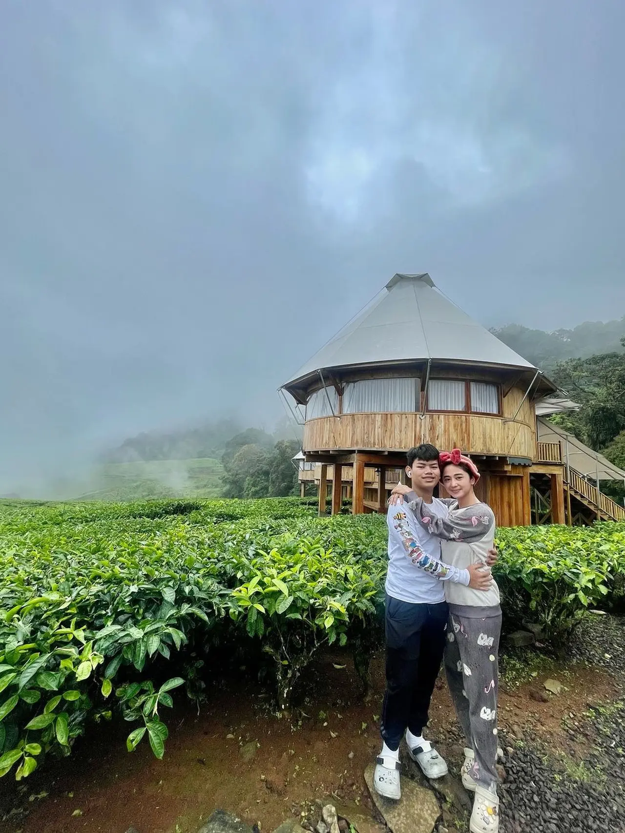 6 Potret Dewi Perssik dan Anak Angkat, Felice Gabriel, Didoakan Jadi ...