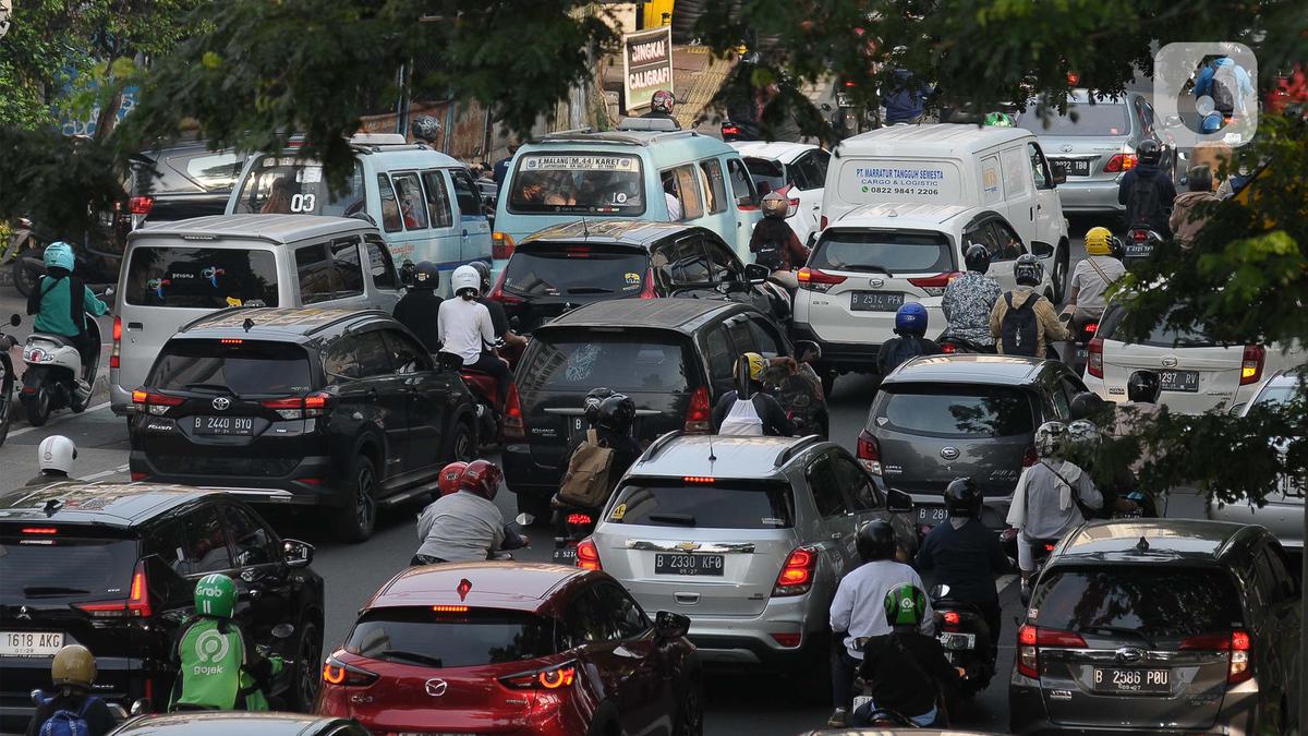 Hari Pertama Masuk Sekolah, Lalu Lintas di Jakarta Macet