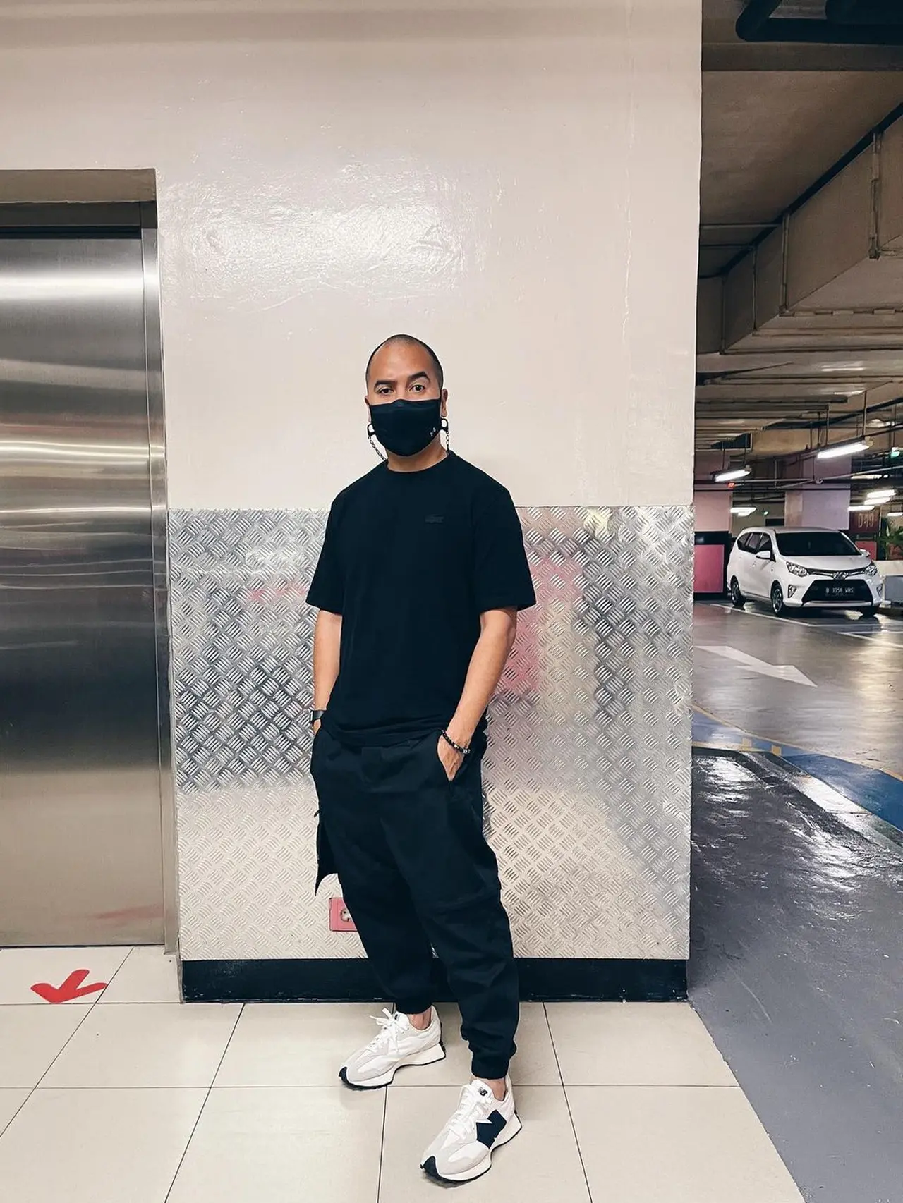 Selebgram Anugrah Aditya Terawang Tren Sneakers di Indonesia Tahun 2022 ...