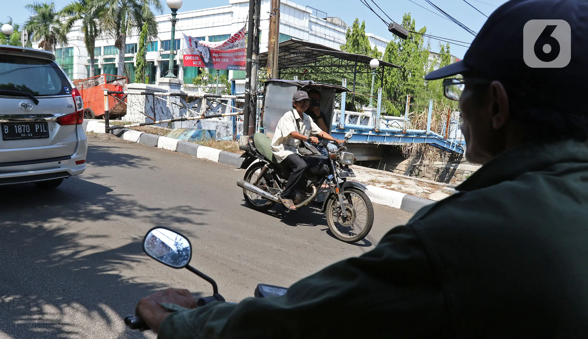 FOTO: Melihat Eksistensi Ojek Becak Motor di Jakarta - Foto Liputan6.com