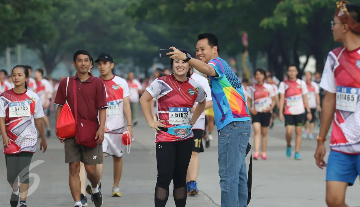 Keseruan Ribuan Peserta Ikuti Lomba Joyful Run 2017 - Foto Liputan6.com