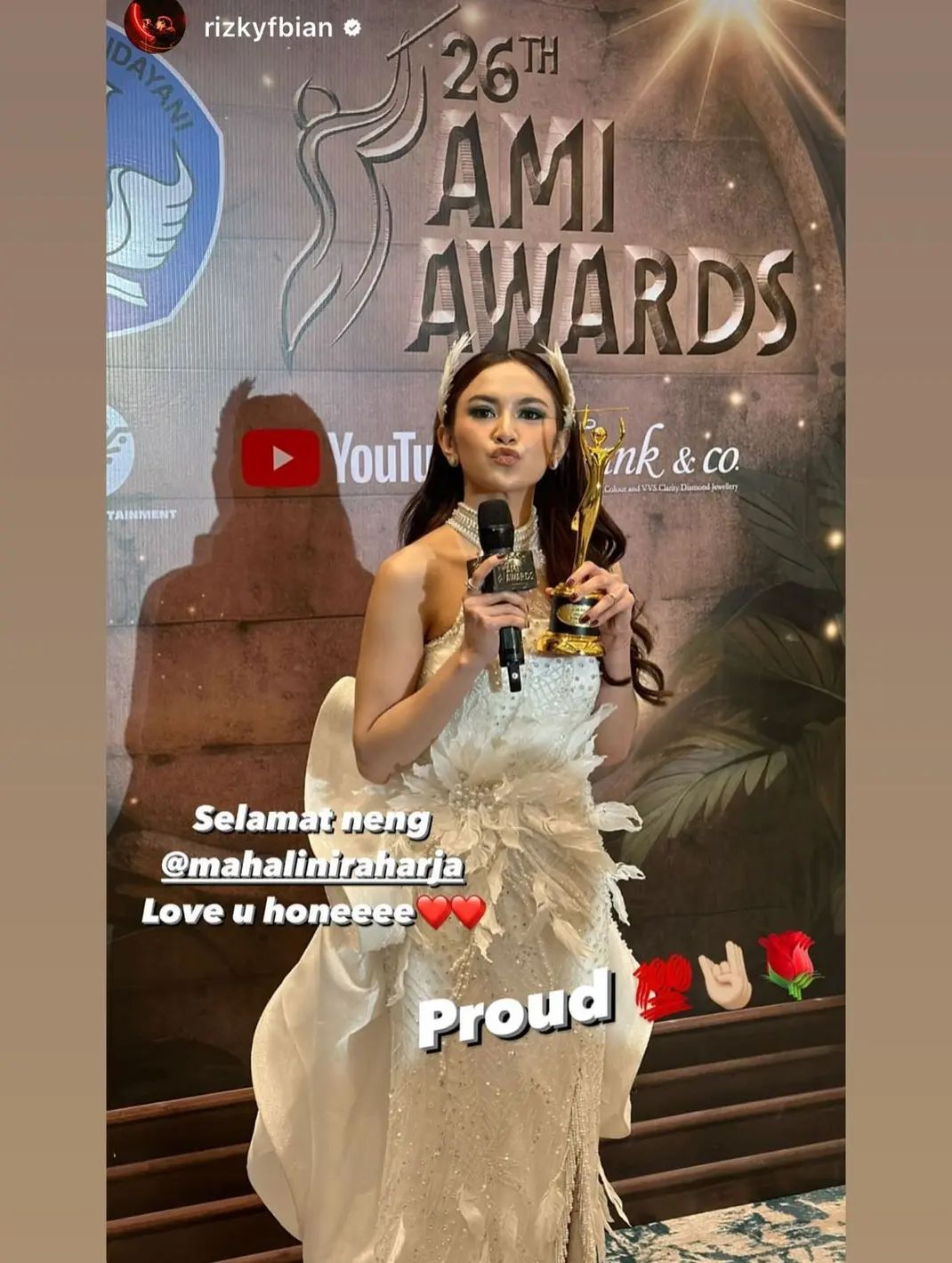 6 Potret Manis Kemenangan Mahalini di AMI Awards 2023, Sempat Salah ...