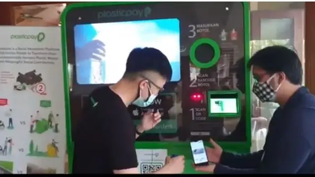 Vending Machine Plasticpay, Cara Baru Tukar Sampah Botol Plastik dengan ...