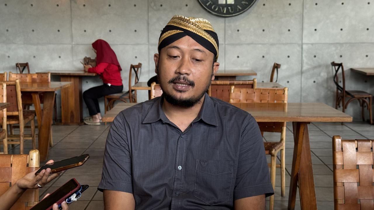 Dualisme Suksesor Pakubuwono XIII dan Penobatan KGPH Hangabehi Sebagai Raja