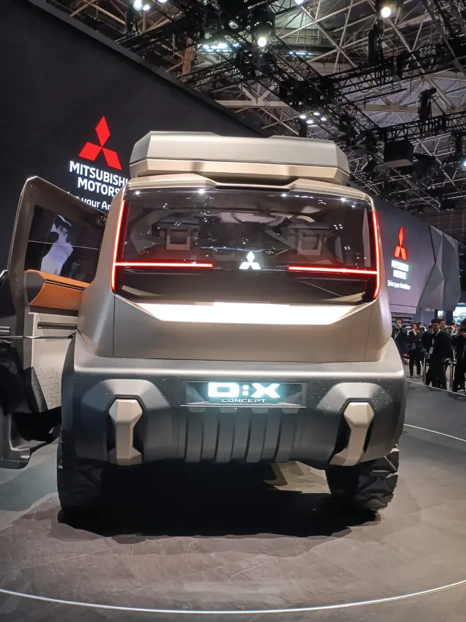 World Premiere Mitsubishi D:X Concept: Crossover MPV Mirip Delica ...