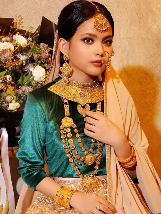 Dapat Uang Panai Rp2 Miliar, 6 Potret Prewedding Penyanyi Putri Isnari dan Calon Suaminya dari ...