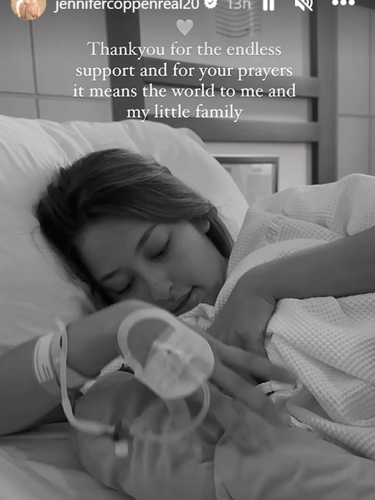 Anak Jennifer Coppen Telah Lahir, Lihat 10 Potret Hangatnya Menyusui ...