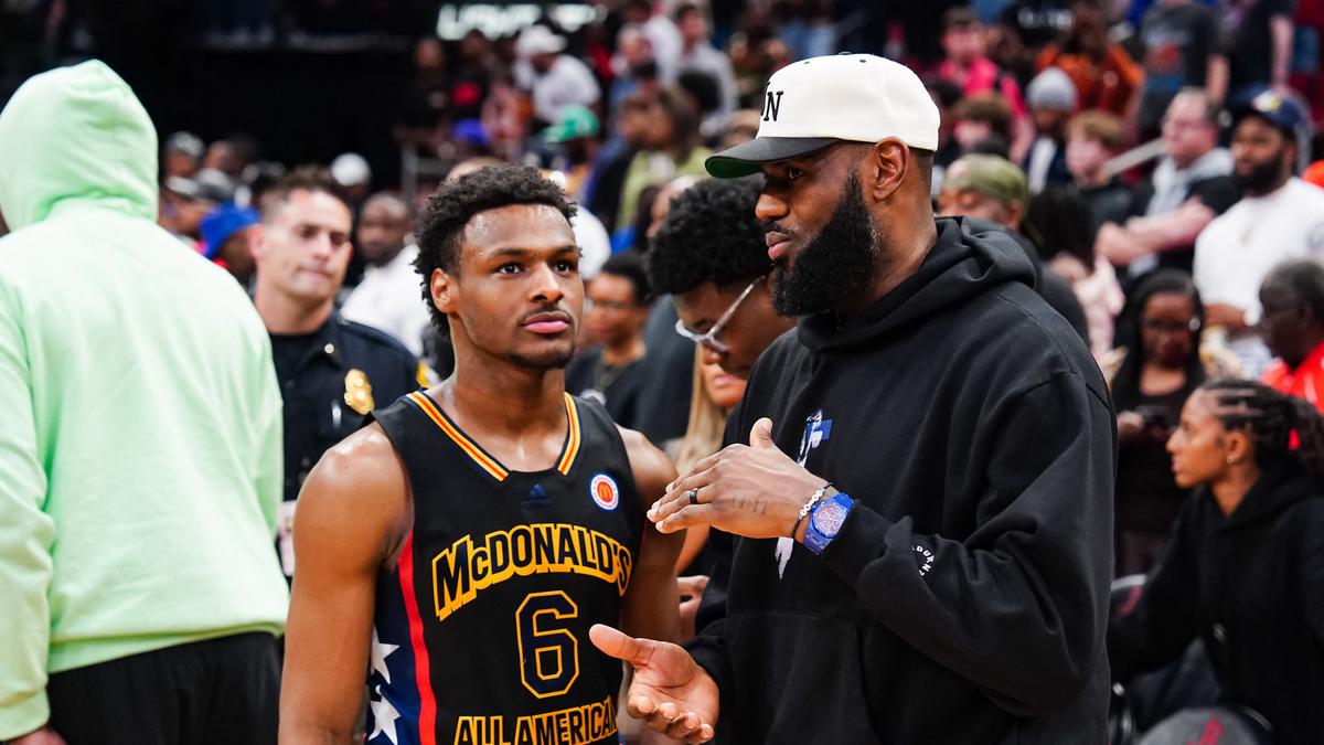 Bronny dan LeBron James Cetak Sejarah Baru di NBA Sebagai Duet Ayah ...