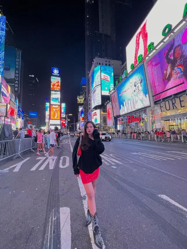 7 Potret Beby Tsabina Liburan di New York, Ajak Kedua Orangtua - Hot Liputan6.com