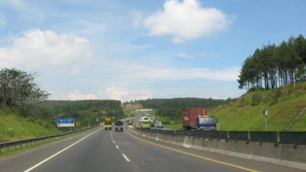 Berani Lewat Jalan-Jalan Yang Terkenal Angker Ini? - Lifestyle Fimela.com