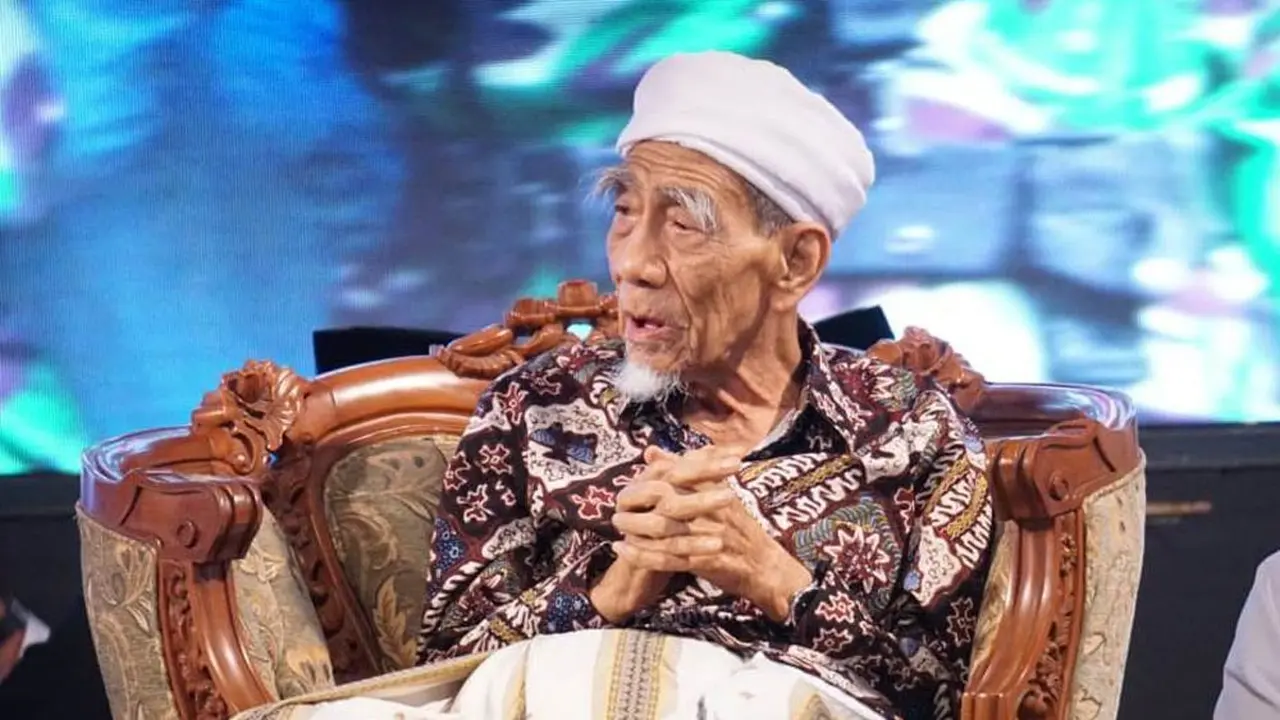 4 Tahun Dimakamkan Jenazah Mbah Moen Utuh, Ini Biografi KH Maimoen ...