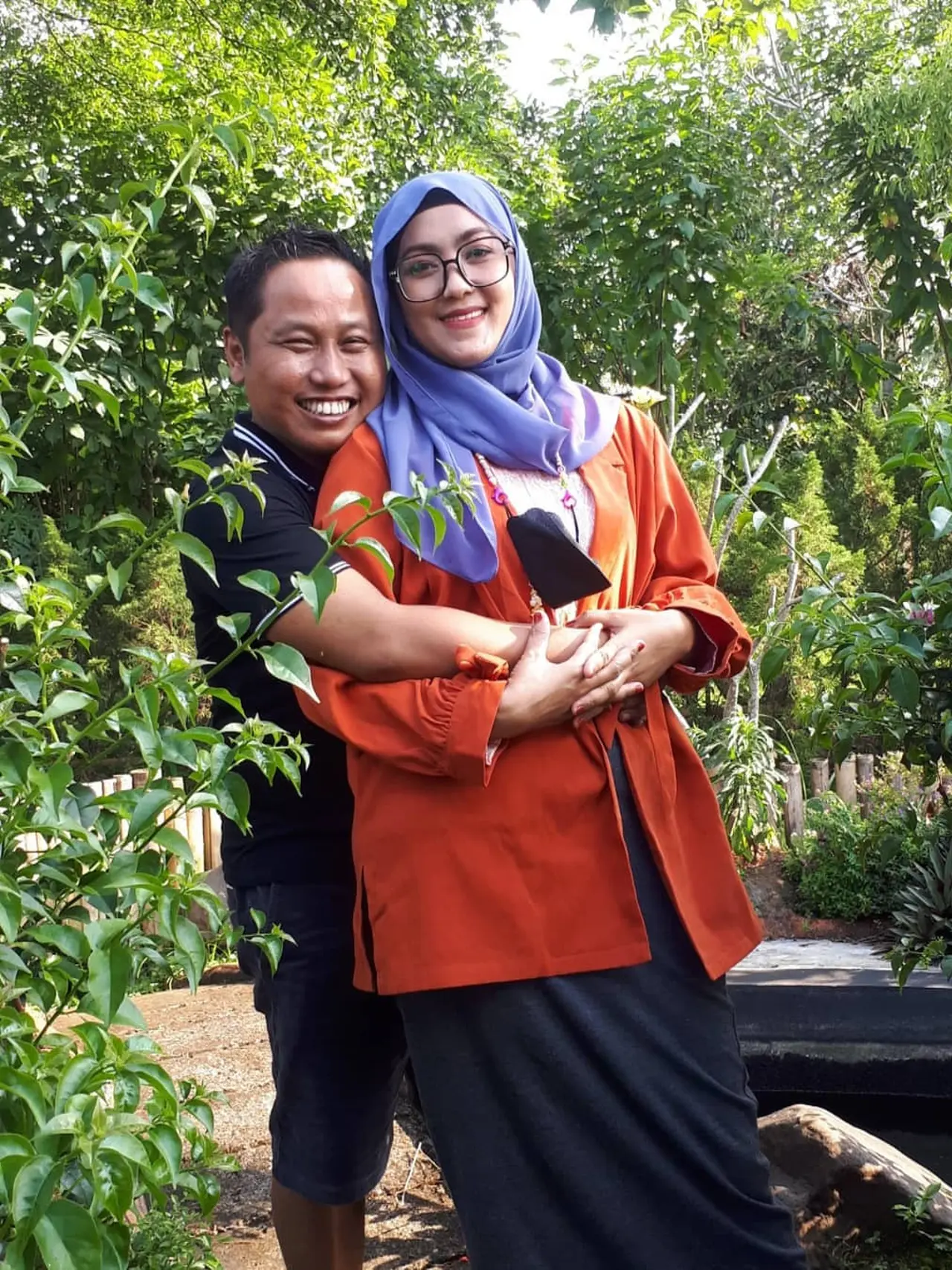 6 Potret Kemesraan Narji dan Istri, Bak Pengantin Baru Selama 13 Tahun ...