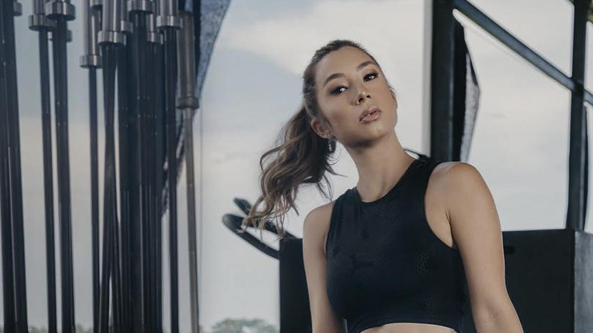 Jennifer Bachdim Ajak 3 Anaknya Bersihkan Pantai, Pertanyakan Para ...