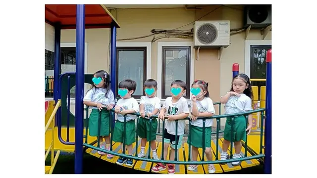 7 Potret Artis Antar Anak di Hari Pertama Sekolah, Bangga Penuh Keceriaan - ShowBiz Liputan6.com