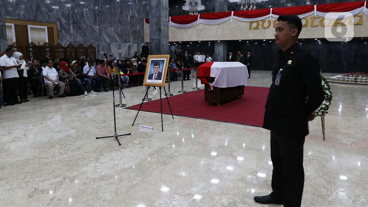 FOTO: Penghormatan Terakhir untuk Anggota DPD RI Chaidir Djafar - Foto ...