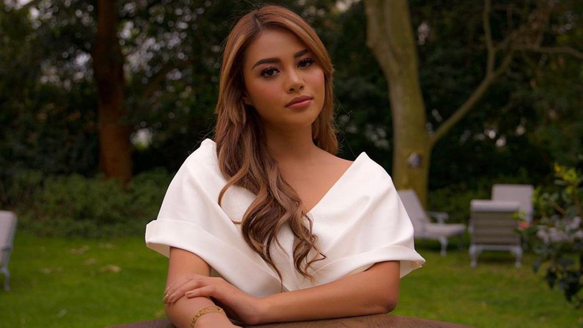 FOTO: Gaya Aurel Hermansyah Pakai Busana Putih, Tampil Memesona - Foto ...