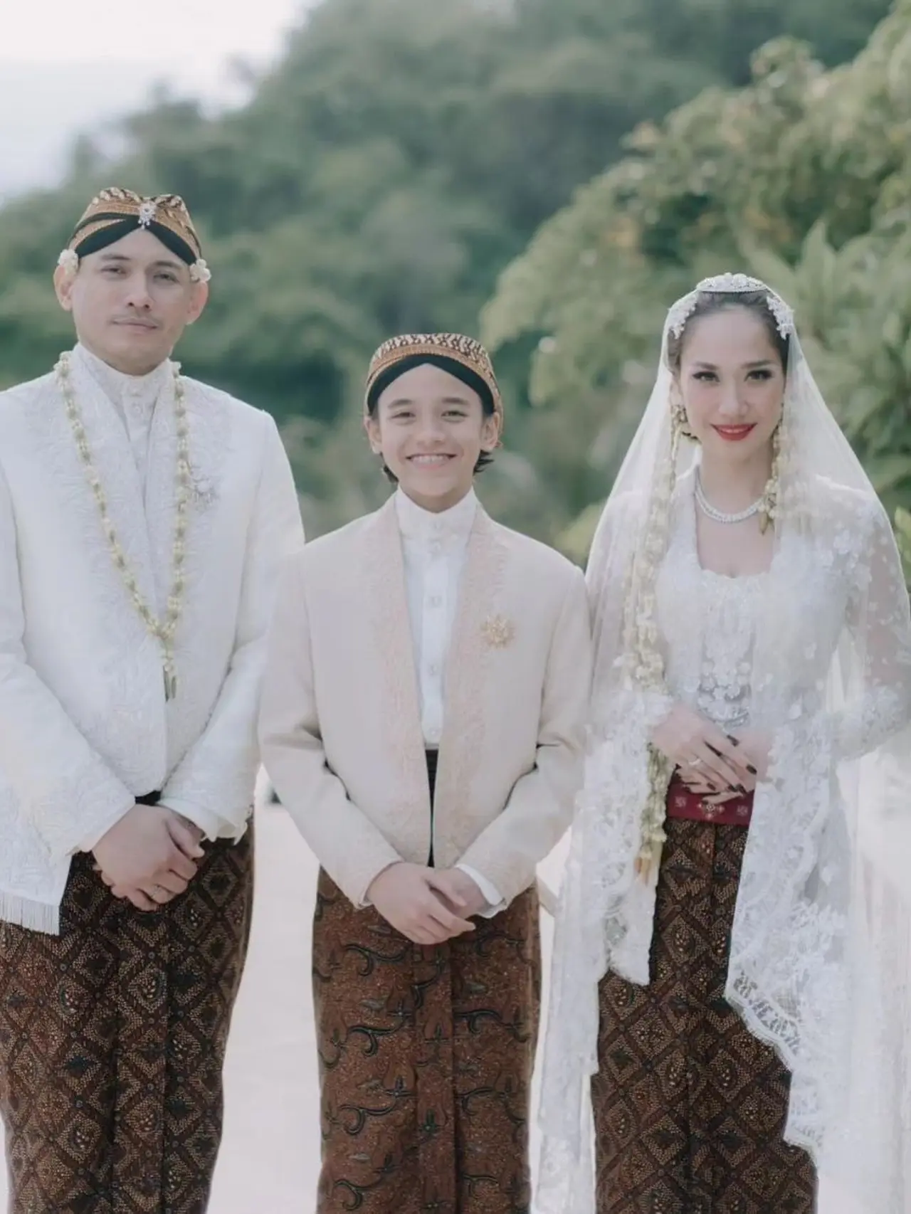 6 Potret Noah Sinclair di Pernikahan BCL dan Tiko Aryawardhana, Peluk Erat Ibunda Setelah Akad ...