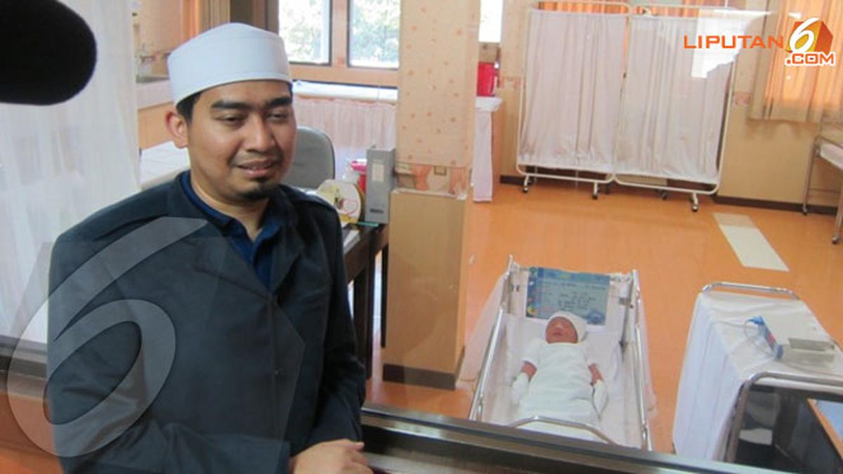 Ustad Solmed Telah Siapkan Tempat Tidur Khusus Bayi - ShowBiz Liputan6.com