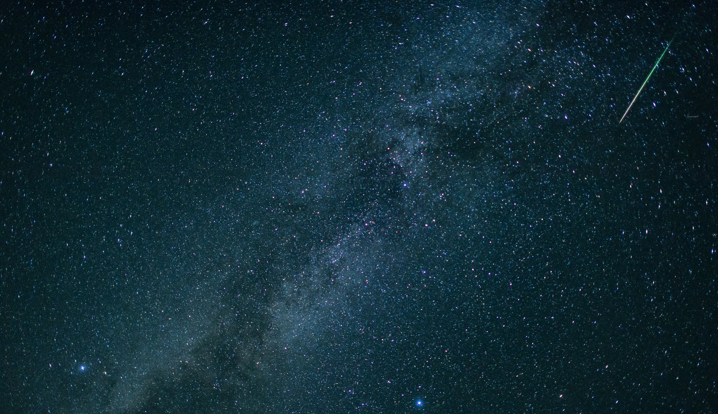 FOTO: Penampakan Langit Dihiasi Hujan Meteor Perseid - Foto Liputan6.com