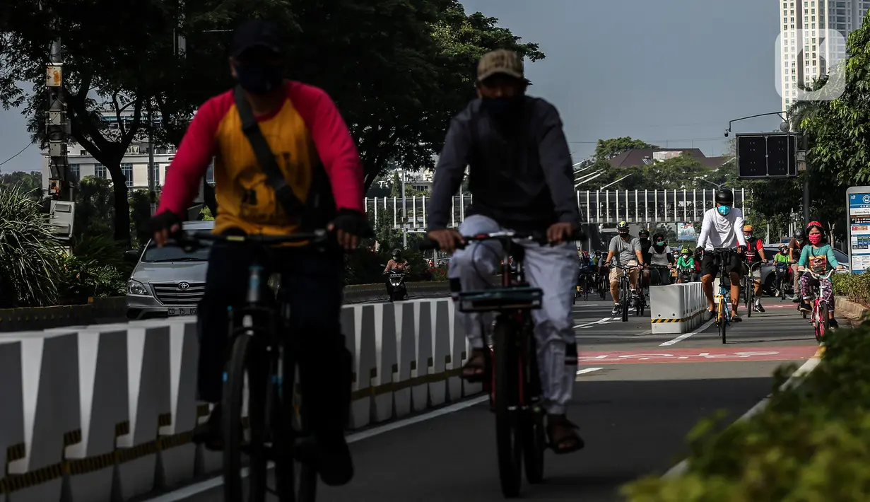FOTO: Lagi Uji Coba, Masih Banyak Pesepeda Melintas di Luar Jalur ...