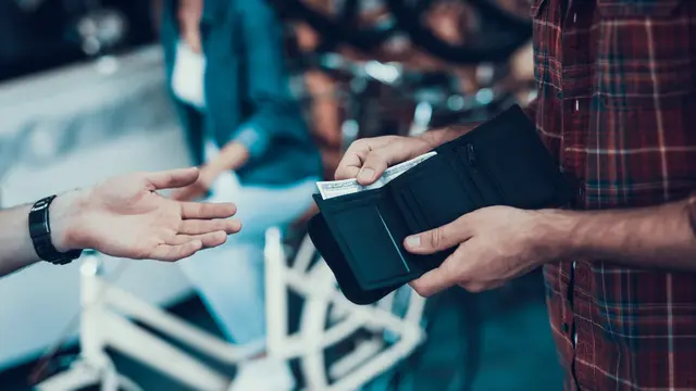 Bingung Mau Bayar Pakai Kredit, Debit atau Tunai? Begini Cara ...