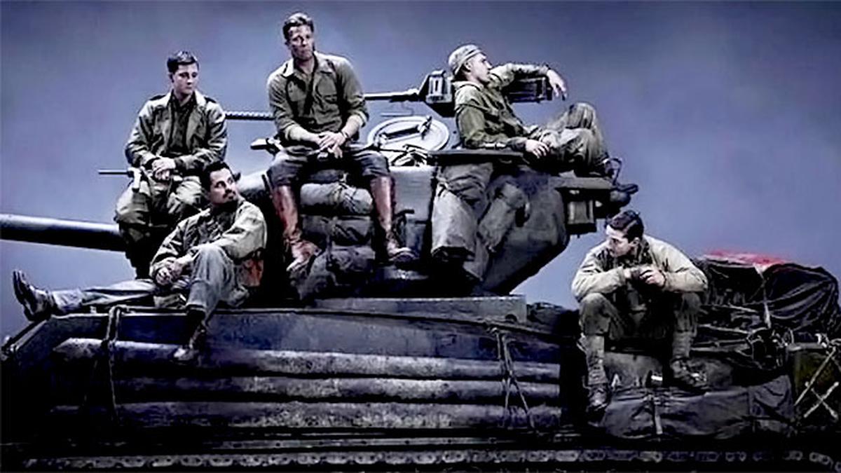 Brad Pitt dan Bintang `Percy Jackson` Kendarai Tank PD II - ShowBiz ...