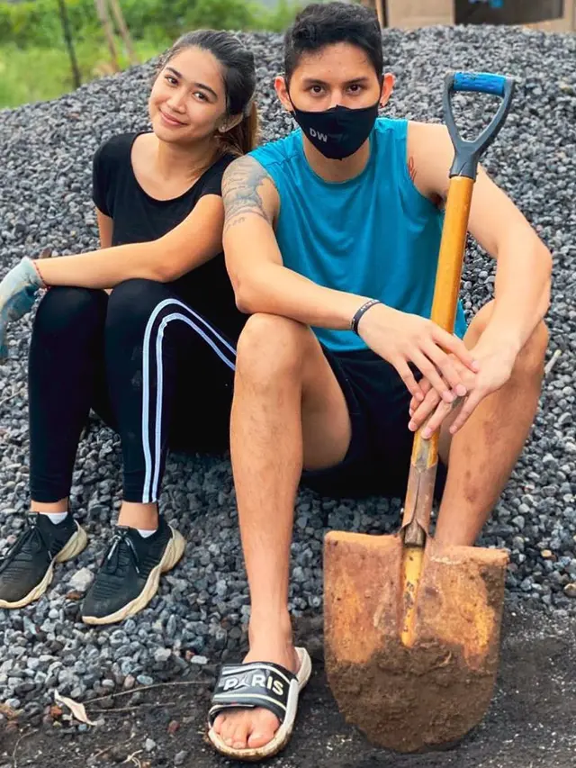 7 Potret Pacar Baru Daniel Wenas, Disebut Mirip Mikha Tambayong - Hot ...