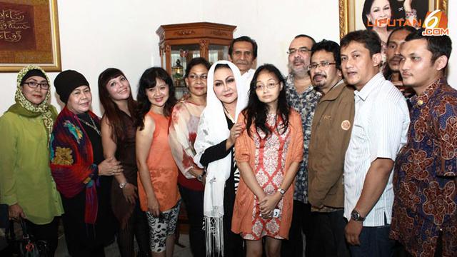 Pendukung Ardina Rasti Mendesak Eza Gionino Ditahan - ShowBiz Liputan6.com