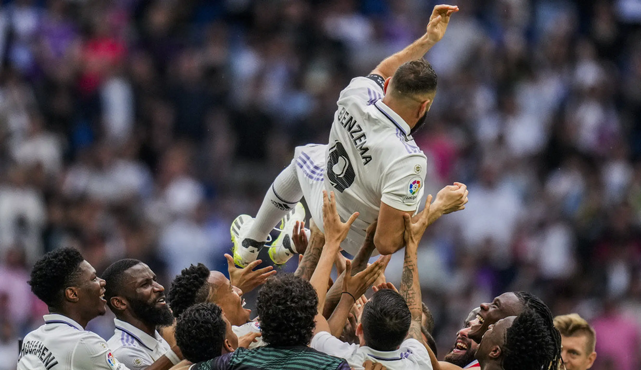 Lemparan ke Udara Tandai Perpisahan Karim Benzema di Real Madrid - Foto ...